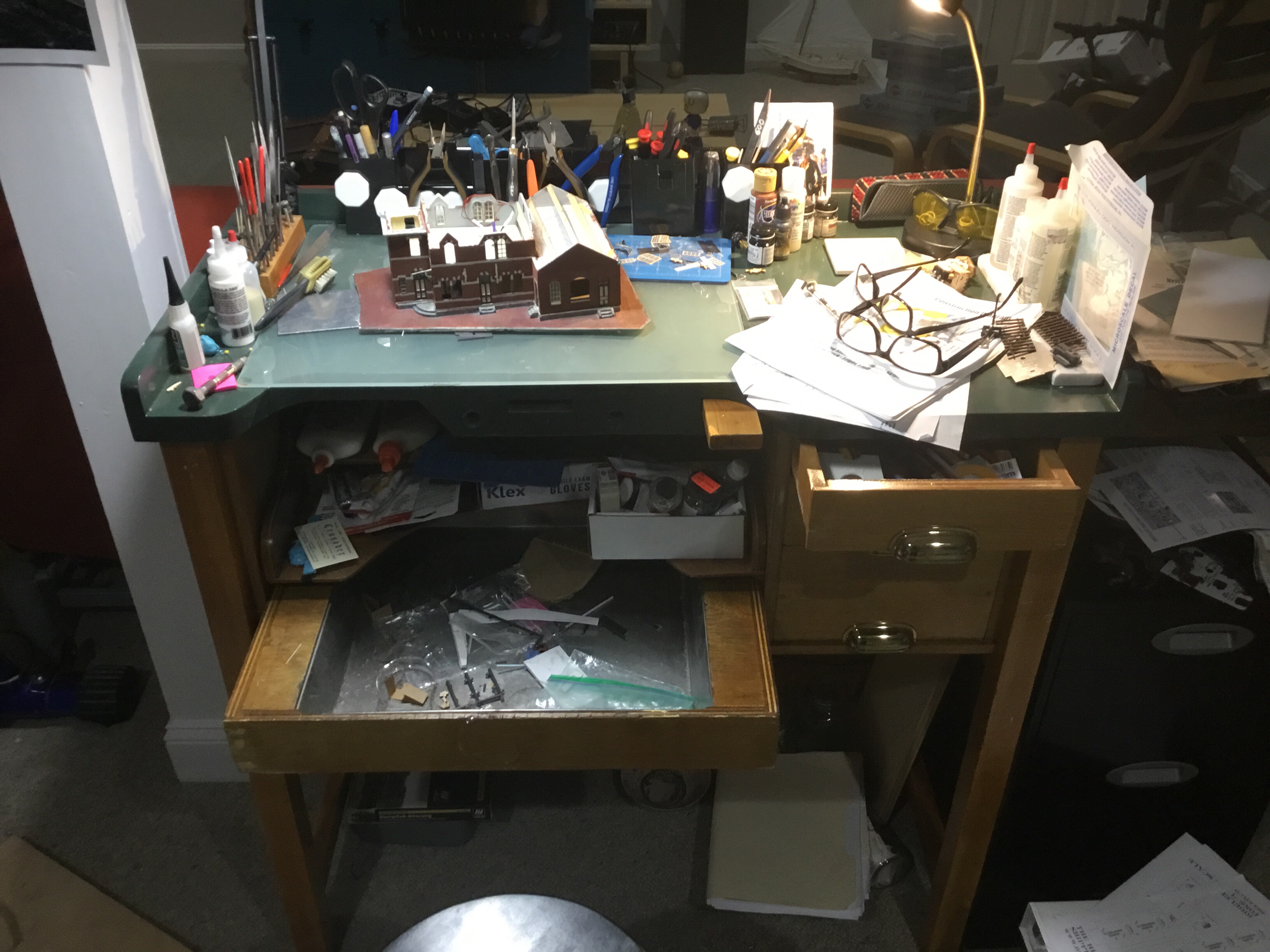 Making a Modeling Bench – B&O Modeling